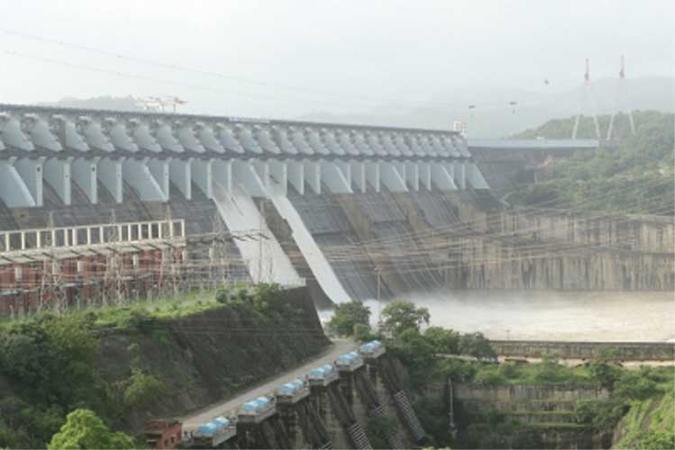 Gujarat Flood: Sardar Sarovar dam overflows for third straight day ...