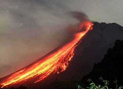 Mount Merapi in Indonesia emits 21 lava flows toward southwest ...