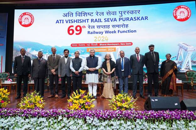 Ashwini Vaishnaw confers 69th Ati Vishisht Rail Seva Puraskar 2024 ...