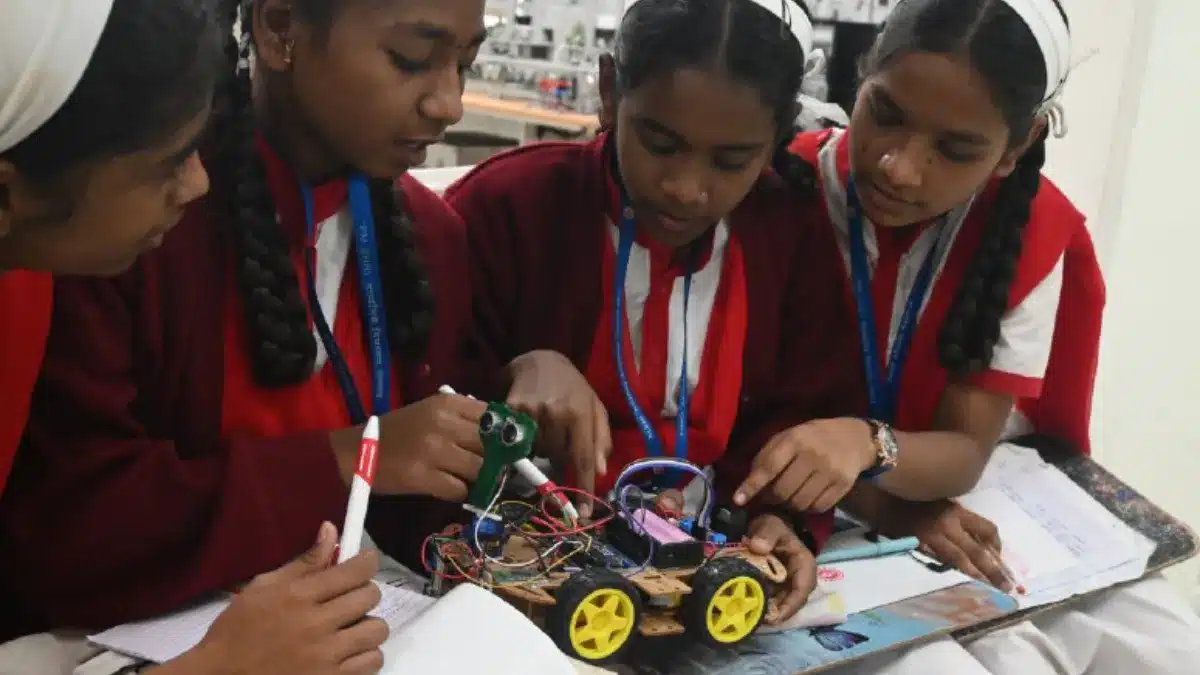 UNESCO, Symbiosis Host STEM Workshop to Empower Schoolgirls in Pune ...